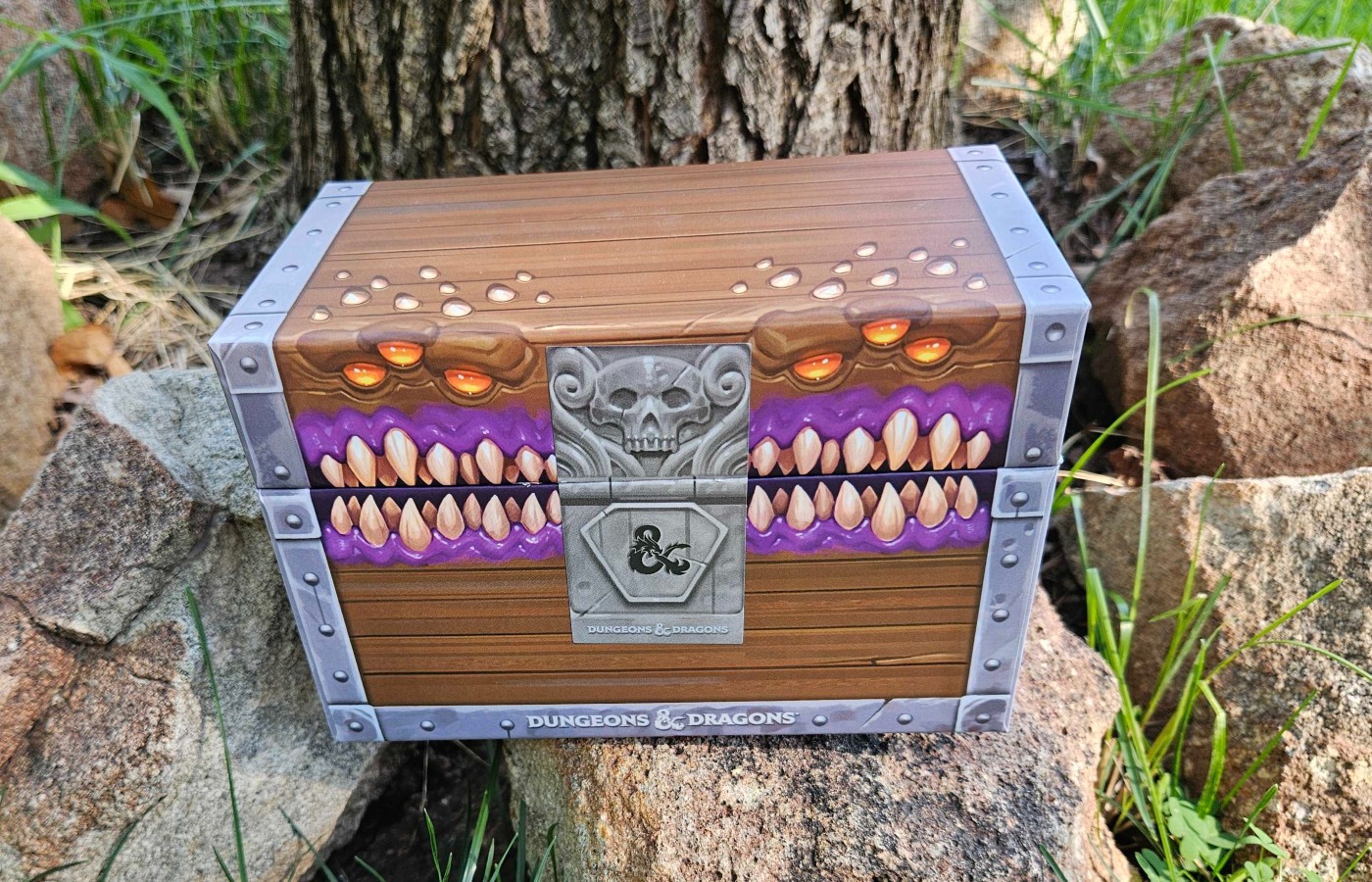 Dungeons & Dragons Releases Portable Mimic Treasure Chest Notebook Set ...